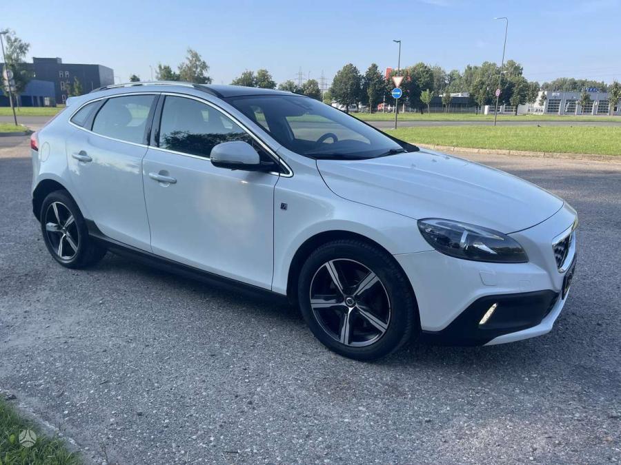 Balts Volvo V40 2015 Kauņa, ar dzinēja tilpumu 1.97 L un nobraukumu 250 tūkst. km par 7750 €, foto 7 vietnē AUTOMOTO.COM.LV