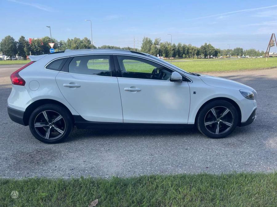 Balts Volvo V40 2015 Kauņa, ar dzinēja tilpumu 1.97 L un nobraukumu 250 tūkst. km par 7750 €, foto 9 vietnē AUTOMOTO.COM.LV