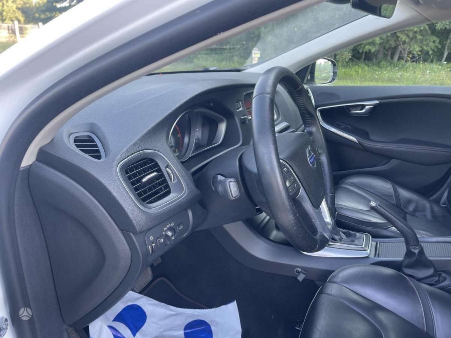 Balts Volvo V40 2015 Kauņa, ar dzinēja tilpumu 1.97 L un nobraukumu 250 tūkst. km par 7750 €, foto 19 vietnē AUTOMOTO.COM.LV