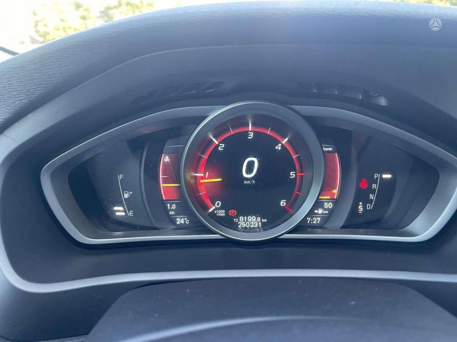 Balts Volvo V40 2015 Kauņa, ar dzinēja tilpumu 1.97 L un nobraukumu 250 tūkst. km par 7750 €, foto 21 vietnē AUTOMOTO.COM.LV