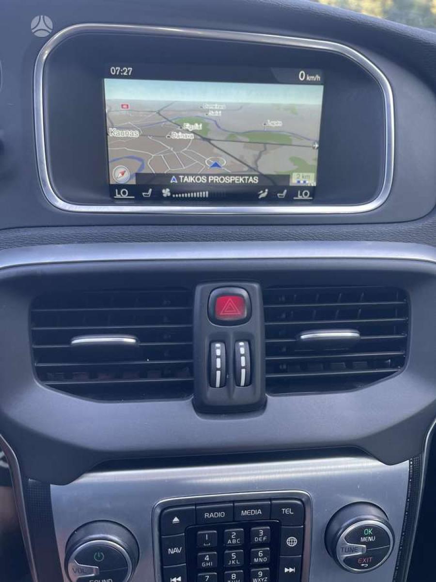Balts Volvo V40 2015 Kauņa, ar dzinēja tilpumu 1.97 L un nobraukumu 250 tūkst. km par 7750 €, foto 22 vietnē AUTOMOTO.COM.LV