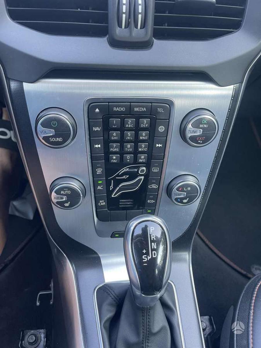 Balts Volvo V40 2015 Kauņa, ar dzinēja tilpumu 1.97 L un nobraukumu 250 tūkst. km par 7750 €, foto 23 vietnē AUTOMOTO.COM.LV