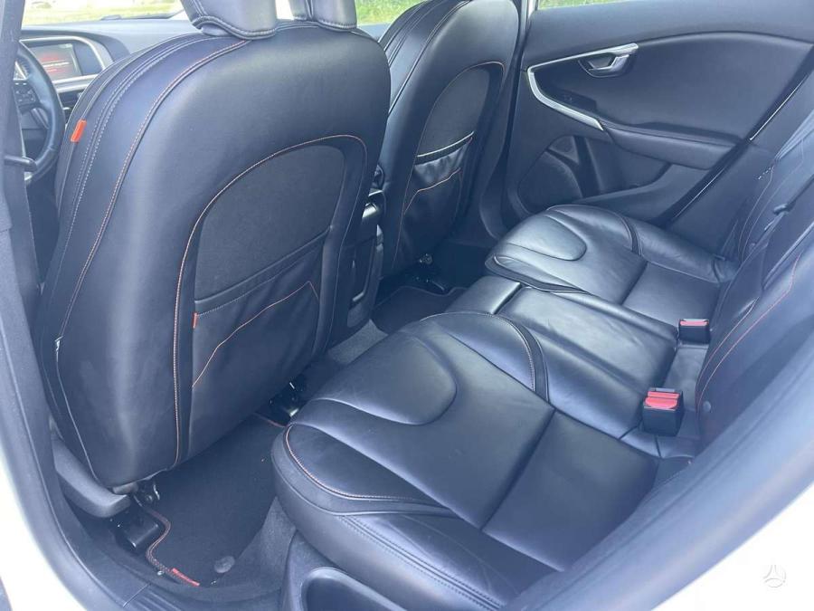 Balts Volvo V40 2015 Kauņa, ar dzinēja tilpumu 1.97 L un nobraukumu 250 tūkst. km par 7750 €, foto 28 vietnē AUTOMOTO.COM.LV