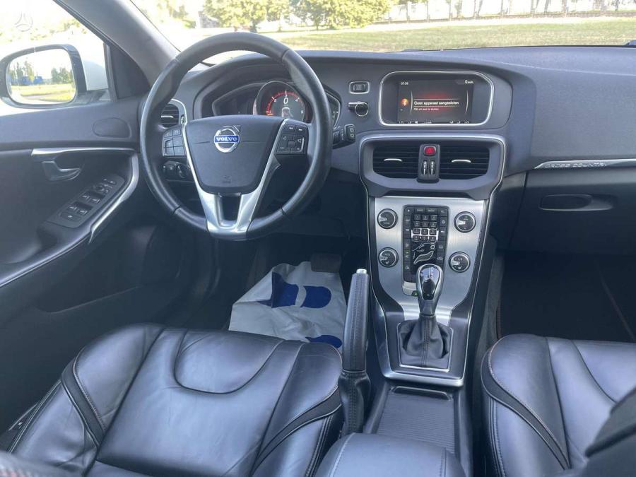 Balts Volvo V40 2015 Kauņa, ar dzinēja tilpumu 1.97 L un nobraukumu 250 tūkst. km par 7750 €, foto 29 vietnē AUTOMOTO.COM.LV