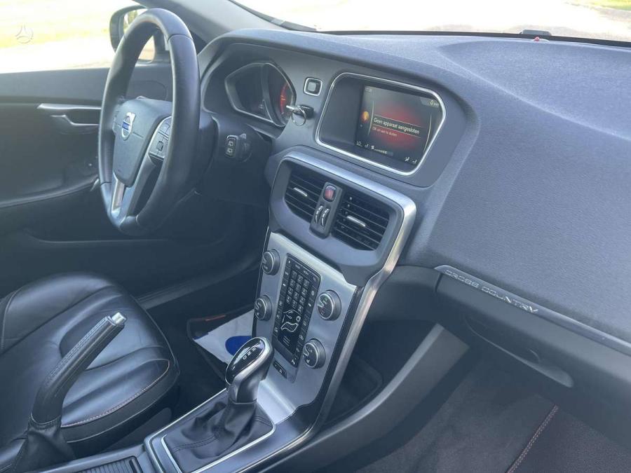 Balts Volvo V40 2015 Kauņa, ar dzinēja tilpumu 1.97 L un nobraukumu 250 tūkst. km par 7750 €, foto 33 vietnē AUTOMOTO.COM.LV