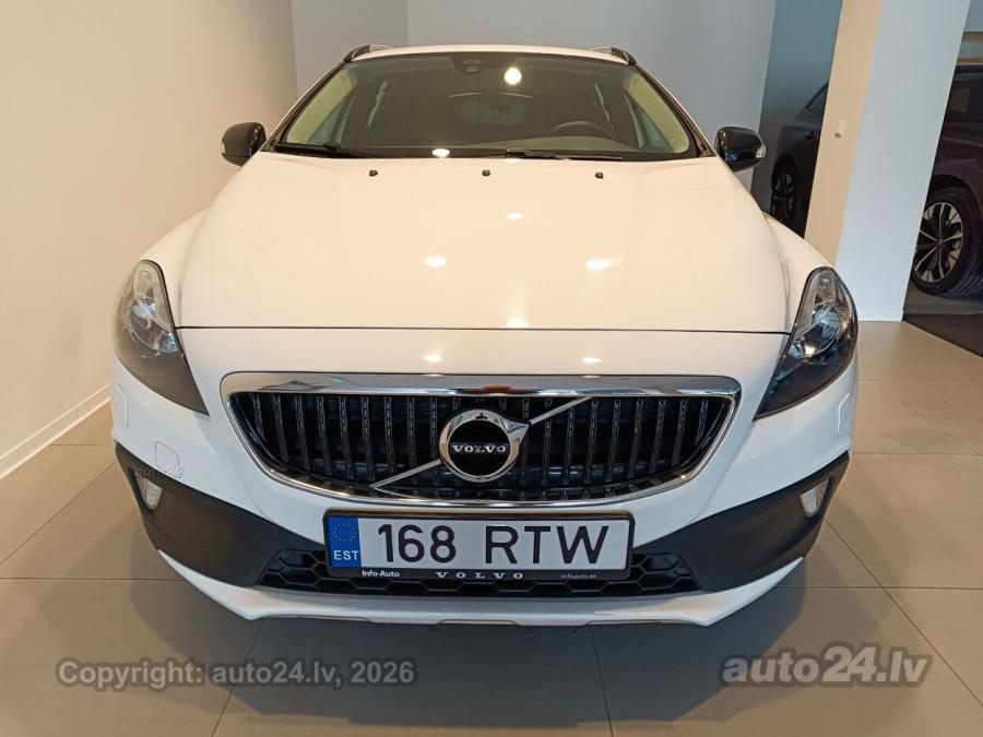 Balts Volvo V40 2018 Tallina, ar dzinēja tilpumu 1.50 L un nobraukumu 62 tūkst. km par 12990 €, foto 4 vietnē AUTOMOTO.COM.LV