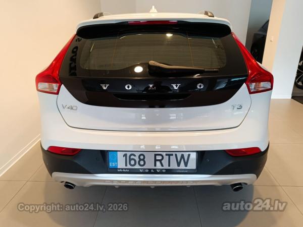 White Volvo V40 2018 in Tallinn, with an engine capacity of 1.50 L and mileage of 62 thousand km for 12990 €, photo 5 on AUTOMOTO.COM.LV