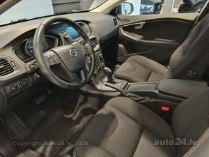 Balts Volvo V40 2018 Tallina, ar dzinēja tilpumu 1.50 L un nobraukumu 62 tūkst. km par 12990 €, foto 6 vietnē AUTOMOTO.COM.LV