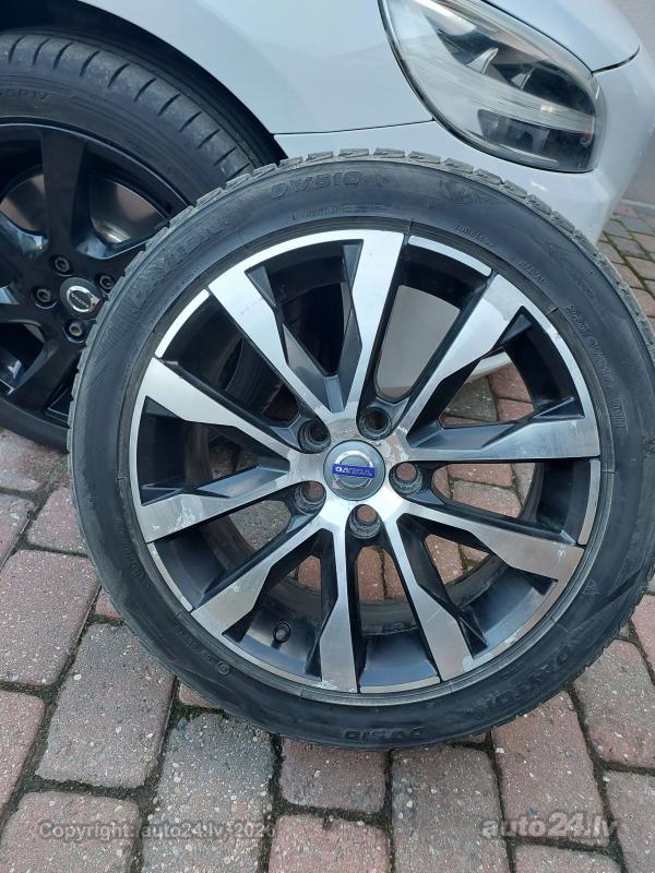 Balts Volvo V40 2018 Tallina, ar dzinēja tilpumu 2.00 L un nobraukumu 198 tūkst. km par 12800 €, foto 8 vietnē AUTOMOTO.COM.LV
