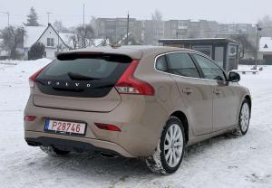 Yellow Volvo V40 2013 in Raseiniai, with an engine capacity of 1.56 L and mileage of 236 thousand km for 5999 €, photo 5 on AUTOMOTO.COM.LV