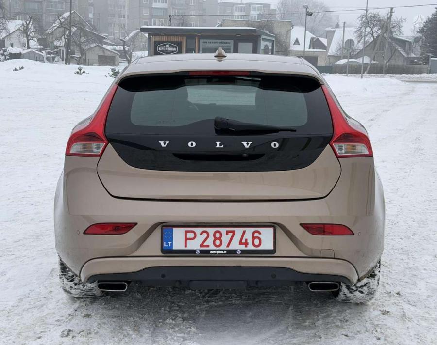 Yellow Volvo V40 2013 in Raseiniai, with an engine capacity of 1.56 L and mileage of 236 thousand km for 5999 €, photo 9 on AUTOMOTO.COM.LV