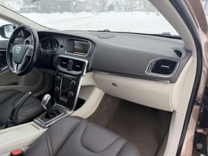 Yellow Volvo V40 2013 in Raseiniai, with an engine capacity of 1.56 L and mileage of 236 thousand km for 5999 €, photo 19 on AUTOMOTO.COM.LV