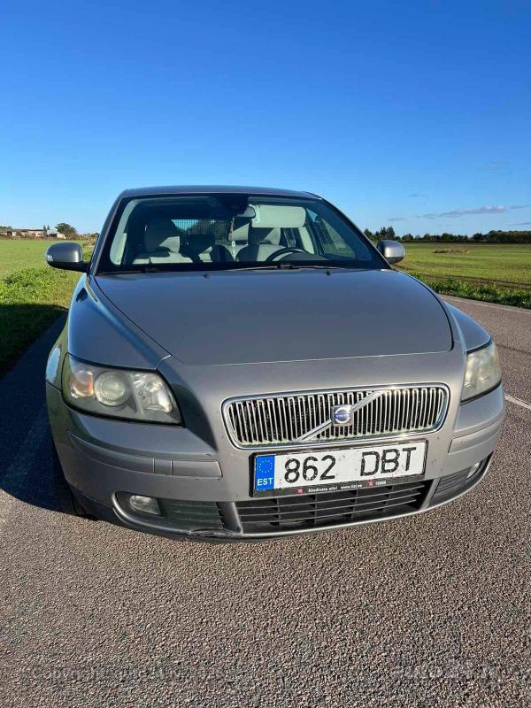 Beige Volvo V50 2006 in Narva, with an engine capacity of 2.00 L and mileage of 375 thousand km for 1999 €, photo 1 on AUTOMOTO.COM.LV