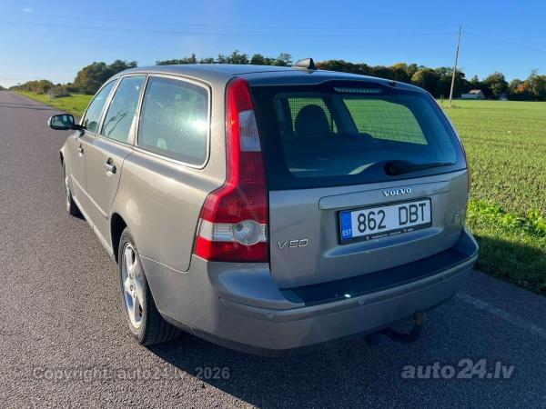 Beige Volvo V50 2006 in Narva, with an engine capacity of 2.00 L and mileage of 375 thousand km for 1999 €, photo 3 on AUTOMOTO.COM.LV