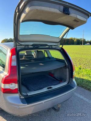 Beige Volvo V50 2006 in Narva, with an engine capacity of 2.00 L and mileage of 375 thousand km for 1999 €, photo 5 on AUTOMOTO.COM.LV