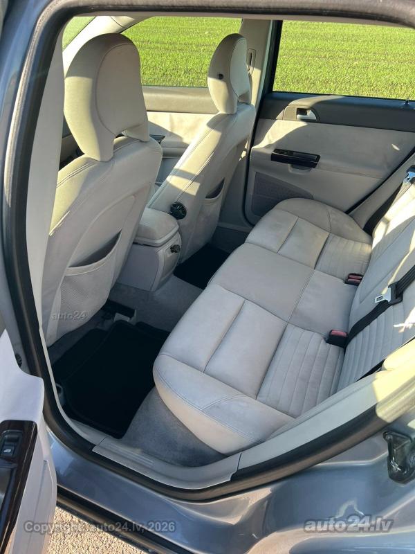 Beige Volvo V50 2006 in Narva, with an engine capacity of 2.00 L and mileage of 375 thousand km for 1999 €, photo 6 on AUTOMOTO.COM.LV