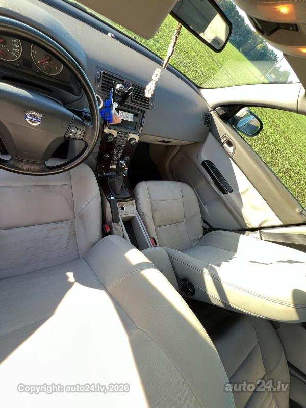 Beige Volvo V50 2006 in Narva, with an engine capacity of 2.00 L and mileage of 375 thousand km for 1999 €, photo 7 on AUTOMOTO.COM.LV