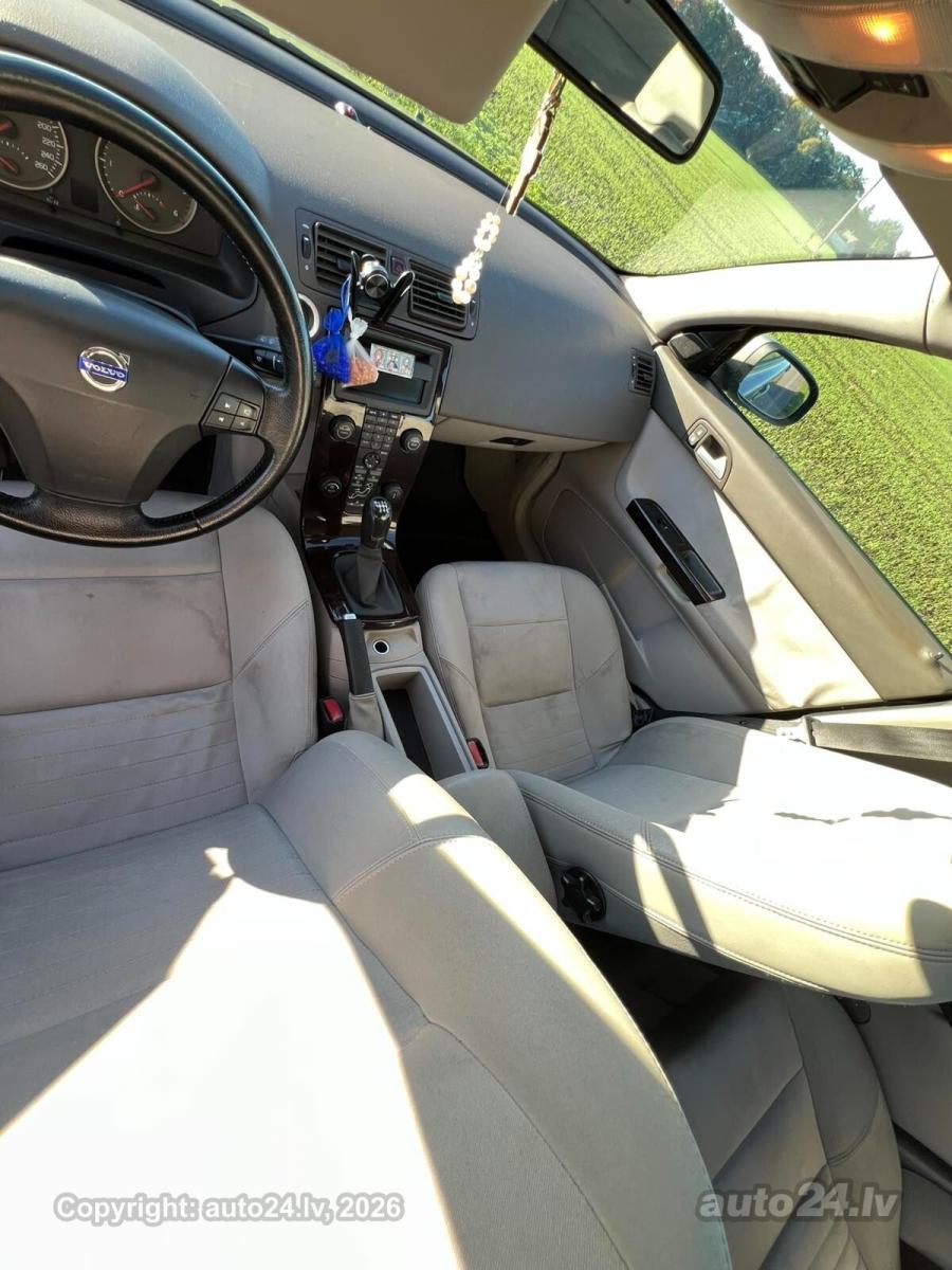 Beige Volvo V50 2006 in Narva, with an engine capacity of 2.00 L and mileage of 375 thousand km for 1999 €, photo 7 on AUTOMOTO.COM.LV