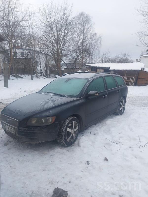 Melns Volvo V50 2004 Rīga, ar dzinēja tilpumu 2.00 L un nobraukumu 290 tūkst. km par 950 €, foto 1 vietnē AUTOMOTO.COM.LV