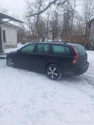 Melns Volvo V50 2004 Rīga, ar dzinēja tilpumu 2.00 L un nobraukumu 290 tūkst. km par 950 €, foto 2 vietnē AUTOMOTO.COM.LV