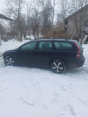 Melns Volvo V50 2004 Rīga, ar dzinēja tilpumu 2.00 L un nobraukumu 290 tūkst. km par 950 €, foto 4 vietnē AUTOMOTO.COM.LV