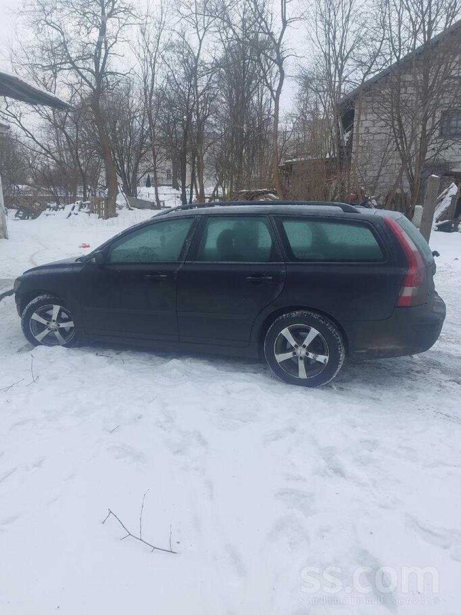 Melns Volvo V50 2004 Rīga, ar dzinēja tilpumu 2.00 L un nobraukumu 290 tūkst. km par 950 €, foto 4 vietnē AUTOMOTO.COM.LV