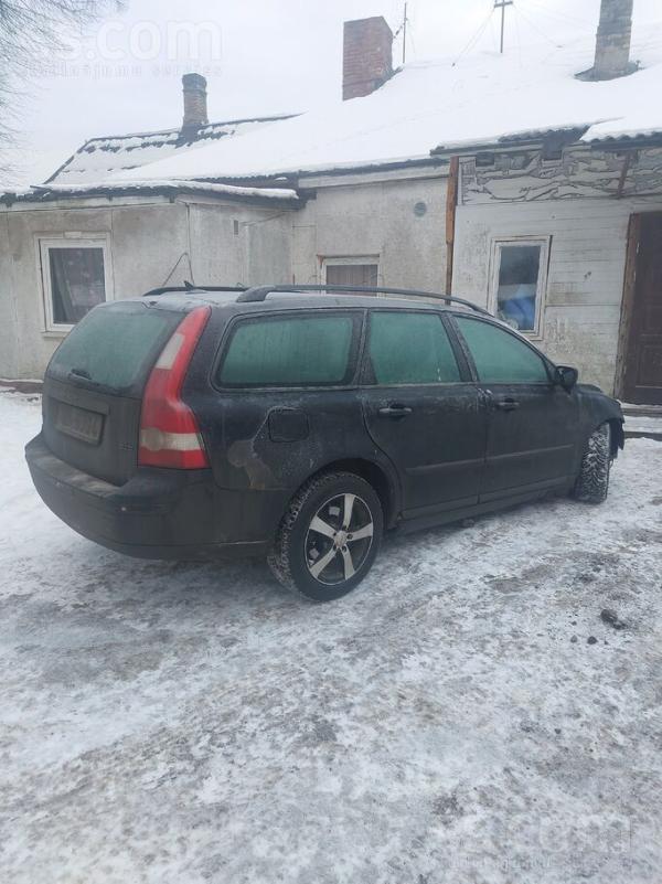 Melns Volvo V50 2004 Rīga, ar dzinēja tilpumu 2.00 L un nobraukumu 290 tūkst. km par 950 €, foto 5 vietnē AUTOMOTO.COM.LV