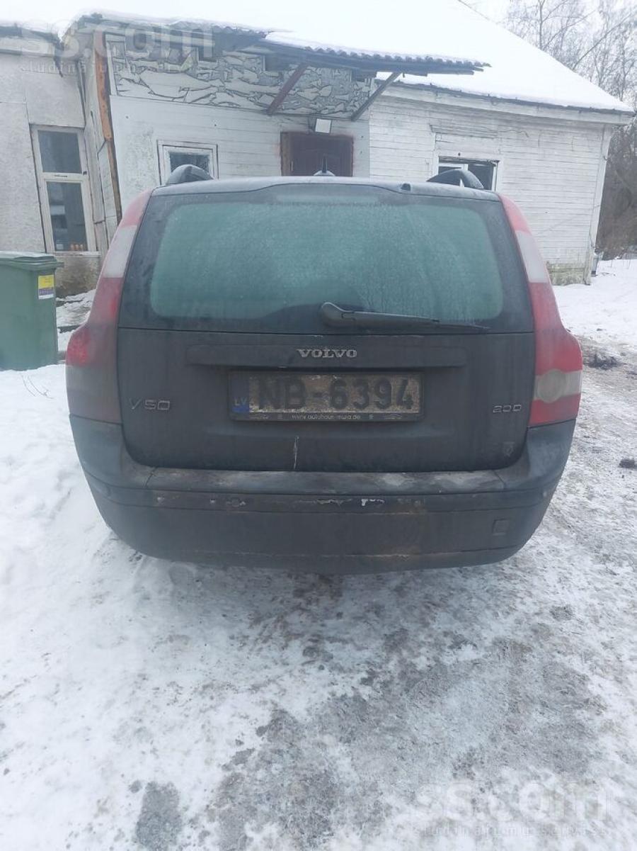 Melns Volvo V50 2004 Rīga, ar dzinēja tilpumu 2.00 L un nobraukumu 290 tūkst. km par 950 €, foto 6 vietnē AUTOMOTO.COM.LV