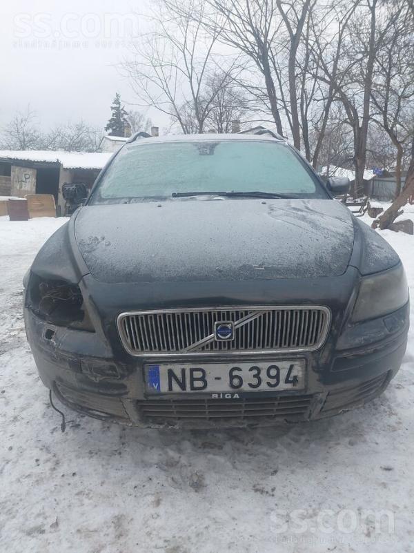 Melns Volvo V50 2004 Rīga, ar dzinēja tilpumu 2.00 L un nobraukumu 290 tūkst. km par 950 €, foto 7 vietnē AUTOMOTO.COM.LV