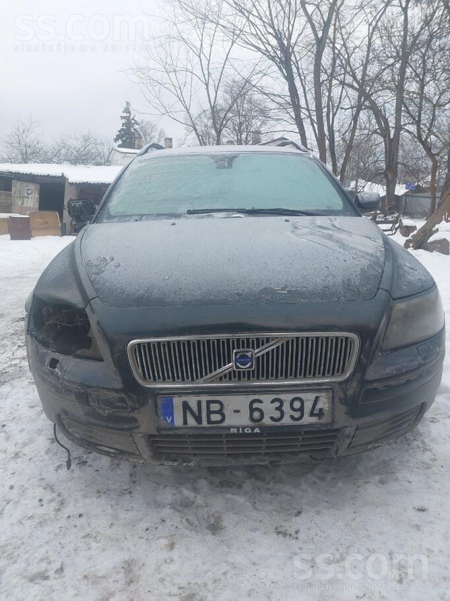 Melns Volvo V50 2004 Rīga, ar dzinēja tilpumu 2.00 L un nobraukumu 290 tūkst. km par 950 €, foto 7 vietnē AUTOMOTO.COM.LV