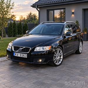 Melns Volvo V50 2009 Rīga, ar dzinēja tilpumu 2.00 L un nobraukumu 342 tūkst. km par 1500 €, foto  vietnē AUTOMOTO.COM.LV