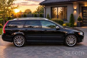 Melns Volvo V50 2009 Rīga, ar dzinēja tilpumu 2.00 L un nobraukumu 342 tūkst. km par 1500 €, foto 3 vietnē AUTOMOTO.COM.LV
