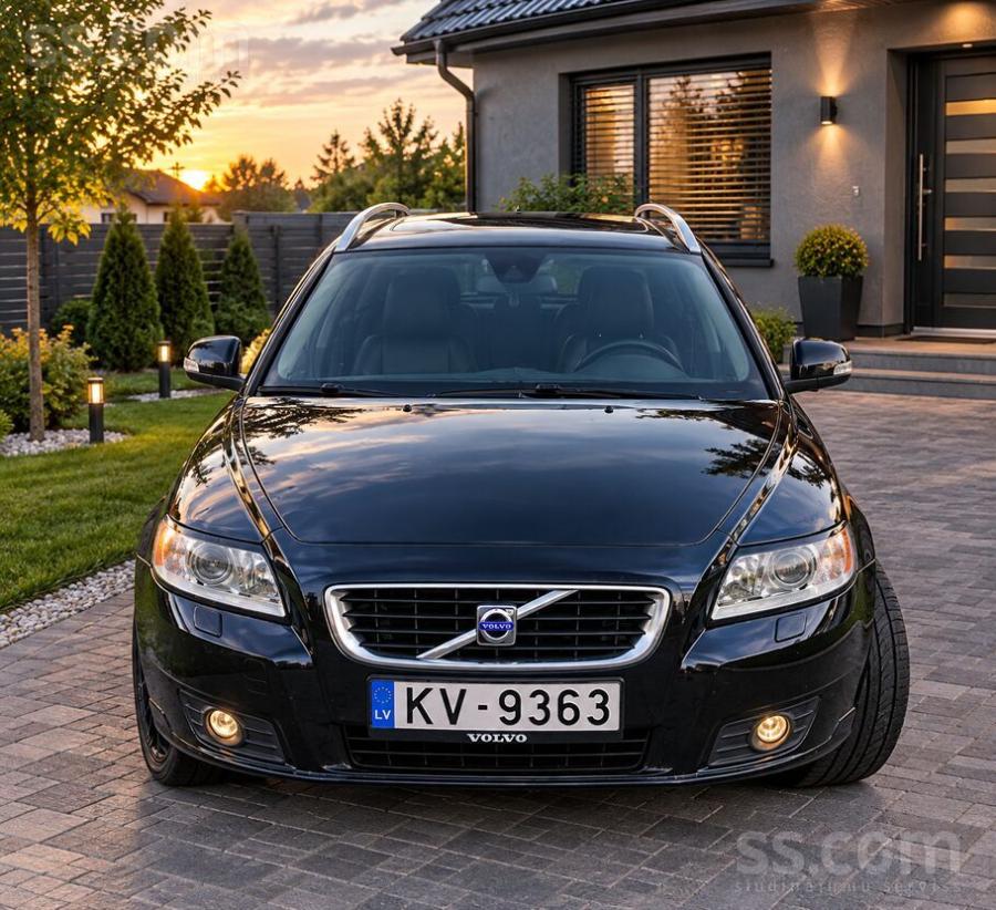 Melns Volvo V50 2009 Rīga, ar dzinēja tilpumu 2.00 L un nobraukumu 342 tūkst. km par 1500 €, foto 5 vietnē AUTOMOTO.COM.LV