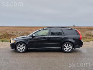 Black Volvo V50 2011 in Liepaja, with an engine capacity of 1.60 L and mileage of 149 thousand km for 3900 €, photo 2 on AUTOMOTO.COM.LV