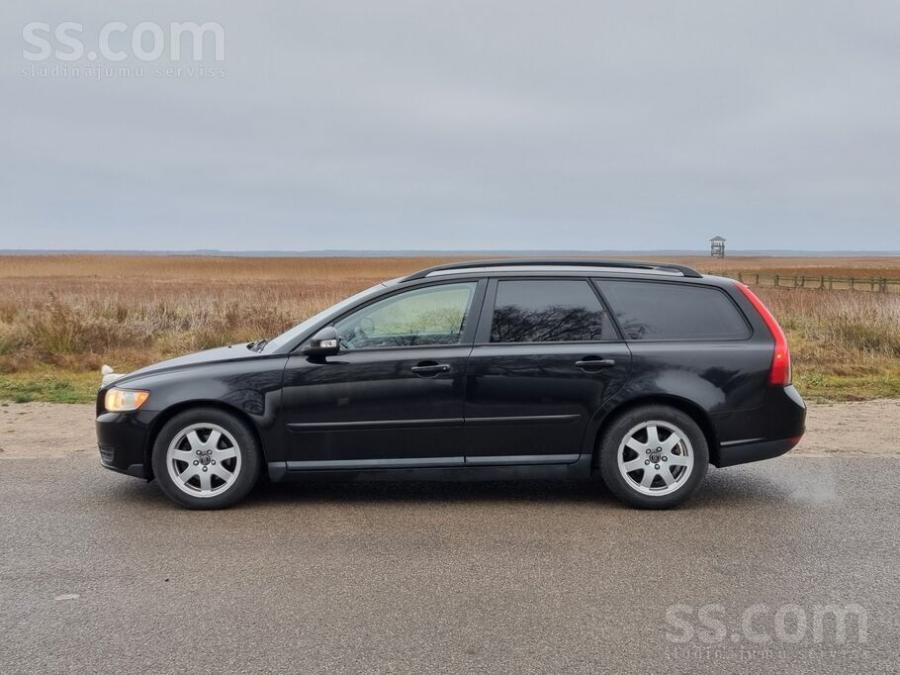 Black Volvo V50 2011 in Liepaja, with an engine capacity of 1.60 L and mileage of 149 thousand km for 3900 €, photo 2 on AUTOMOTO.COM.LV