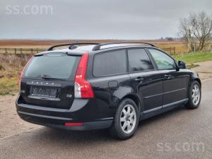 Black Volvo V50 2011 in Liepaja, with an engine capacity of 1.60 L and mileage of 149 thousand km for 3900 €, photo 6 on AUTOMOTO.COM.LV