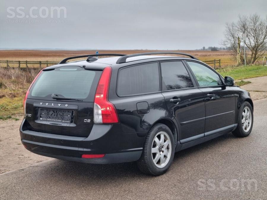 Black Volvo V50 2011 in Liepaja, with an engine capacity of 1.60 L and mileage of 149 thousand km for 3900 €, photo 6 on AUTOMOTO.COM.LV