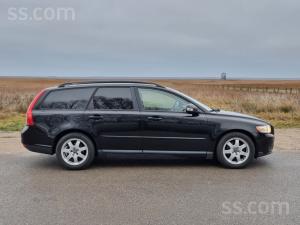 Black Volvo V50 2011 in Liepaja, with an engine capacity of 1.60 L and mileage of 149 thousand km for 3900 €, photo 7 on AUTOMOTO.COM.LV