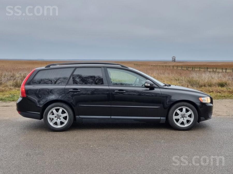 Black Volvo V50 2011 in Liepaja, with an engine capacity of 1.60 L and mileage of 149 thousand km for 3900 €, photo 7 on AUTOMOTO.COM.LV