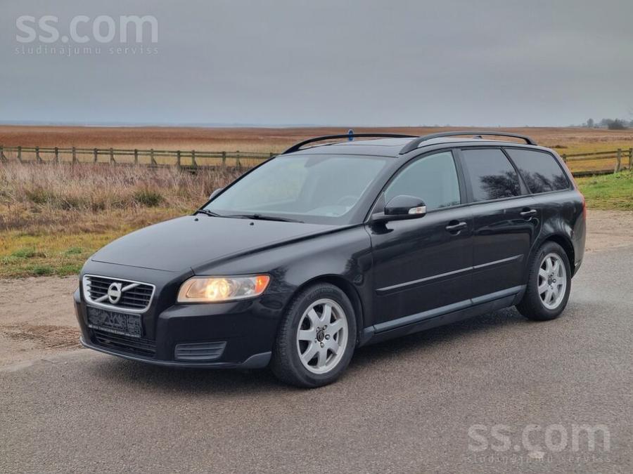 Black Volvo V50 2011 in Liepaja, with an engine capacity of 1.60 L and mileage of 149 thousand km for 3900 €, photo 8 on AUTOMOTO.COM.LV