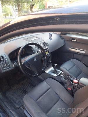 Melns Volvo V50 2005 Valmiera, ar dzinēja tilpumu 2.00 L un nobraukumu 418 tūkst. km par 1100 €, foto 3 vietnē AUTOMOTO.COM.LV