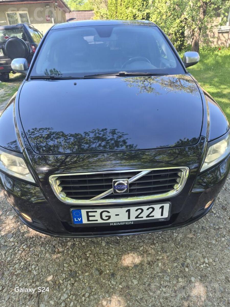Melns Volvo V50 2008 Jelgava, ar dzinēja tilpumu 2.40 L un nobraukumu 340 tūkst. km par 3000 €, foto 6 vietnē AUTOMOTO.COM.LV
