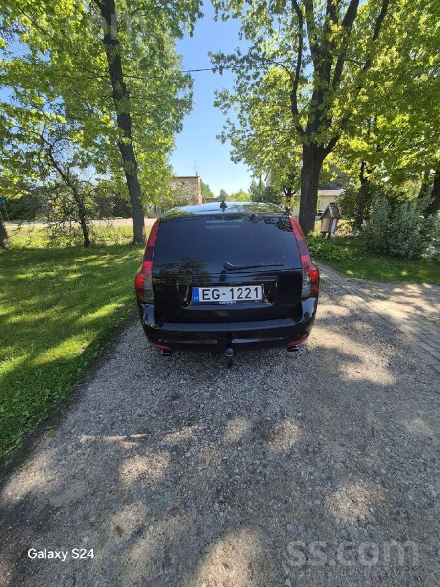 Melns Volvo V50 2008 Jelgava, ar dzinēja tilpumu 2.40 L un nobraukumu 340 tūkst. km par 3000 €, foto 15 vietnē AUTOMOTO.COM.LV