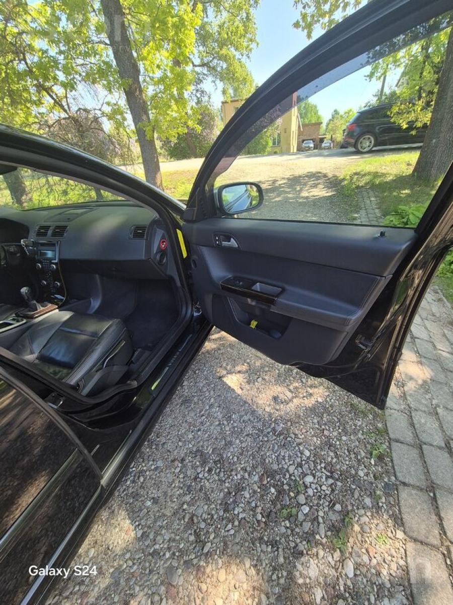 Melns Volvo V50 2008 Jelgava, ar dzinēja tilpumu 2.40 L un nobraukumu 340 tūkst. km par 3000 €, foto 16 vietnē AUTOMOTO.COM.LV