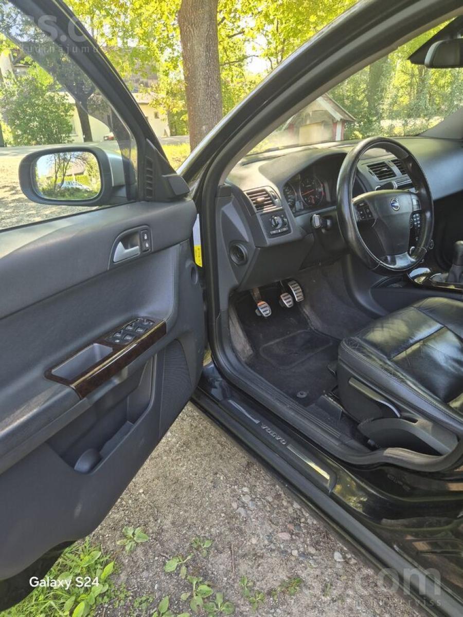 Melns Volvo V50 2008 Jelgava, ar dzinēja tilpumu 2.40 L un nobraukumu 340 tūkst. km par 3000 €, foto 20 vietnē AUTOMOTO.COM.LV