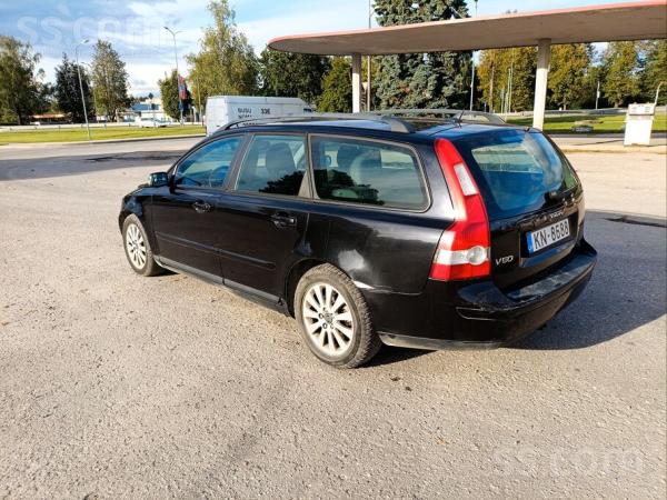 Black Volvo V50 2004 in Ogre, with an engine capacity of 2.40 L and mileage of 424 thousand km for 600 €, photo 3 on AUTOMOTO.COM.LV
