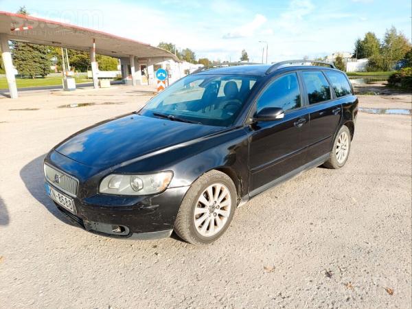 Black Volvo V50 2004 in Ogre, with an engine capacity of 2.40 L and mileage of 424 thousand km for 600 €, photo 4 on AUTOMOTO.COM.LV