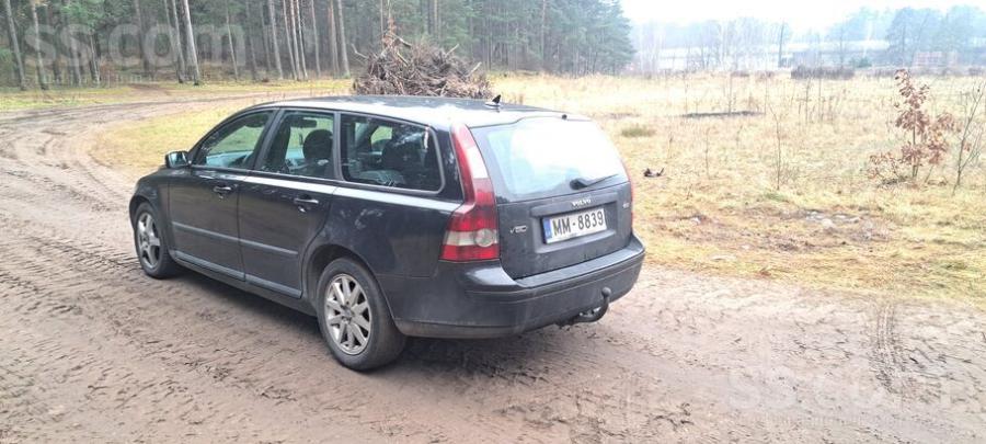 Melns Volvo V50 2004 Rīga, ar dzinēja tilpumu 2.00 L un nobraukumu 385 tūkst. km par 1200 €, foto 4 vietnē AUTOMOTO.COM.LV