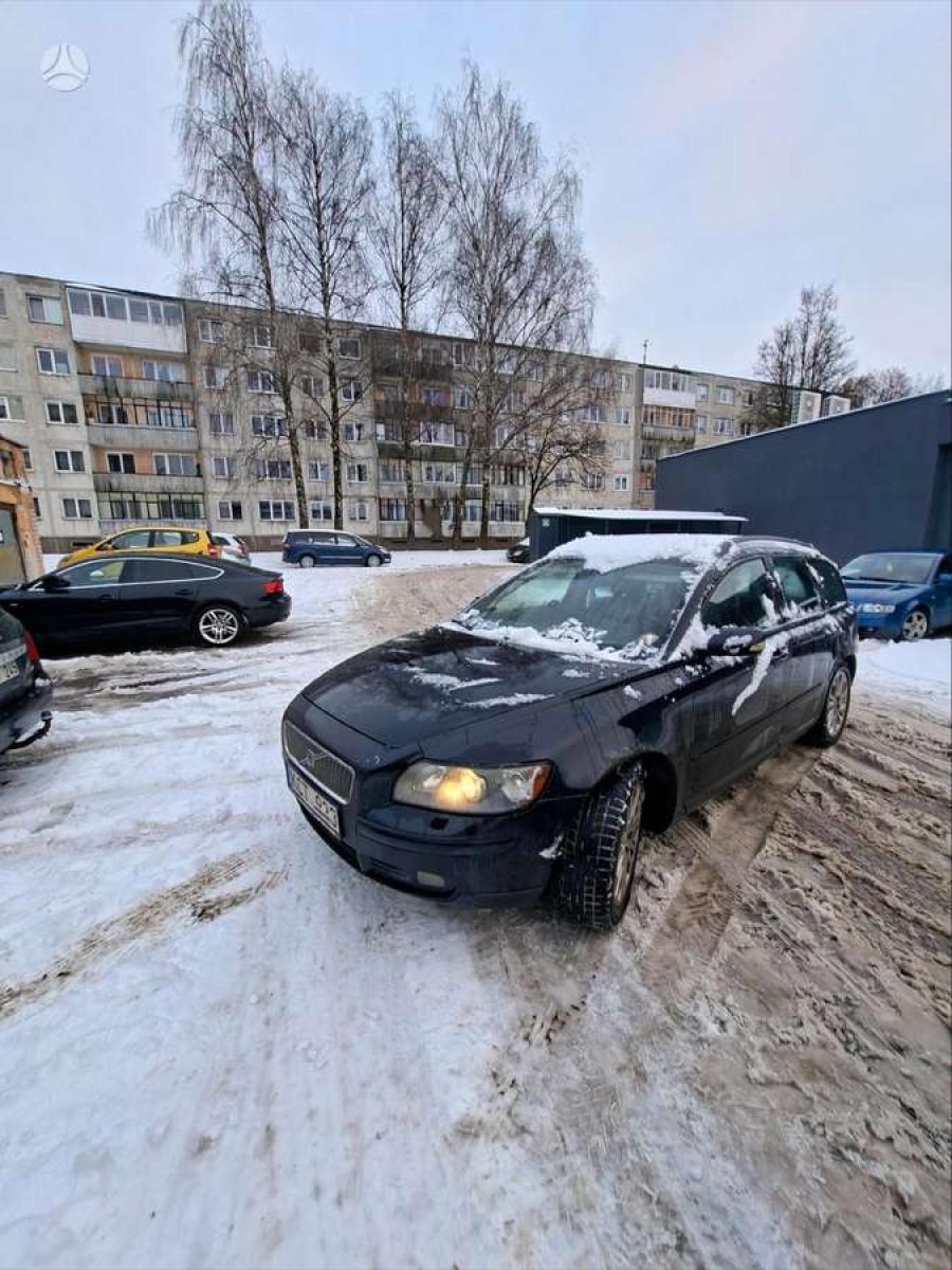 Melns Volvo V50 2004 Panevēža, ar dzinēja tilpumu 2.00 L un nobraukumu 350 tūkst. km par 700 €, foto 1 vietnē AUTOMOTO.COM.LV