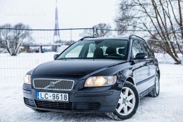 Melns Volvo V50 2004 Rīga, ar dzinēja tilpumu 2.00 L un nobraukumu 451 tūkst. km par 2690 €, foto 1 vietnē AUTOMOTO.COM.LV